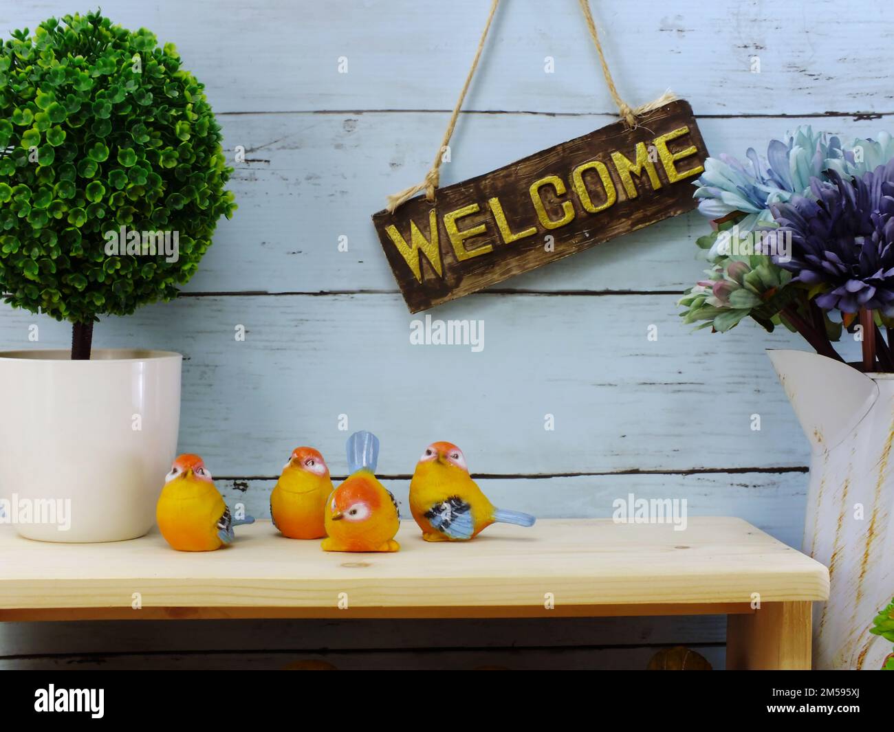 welcome sign and home decor with space copy background Stock Photo - Alamy