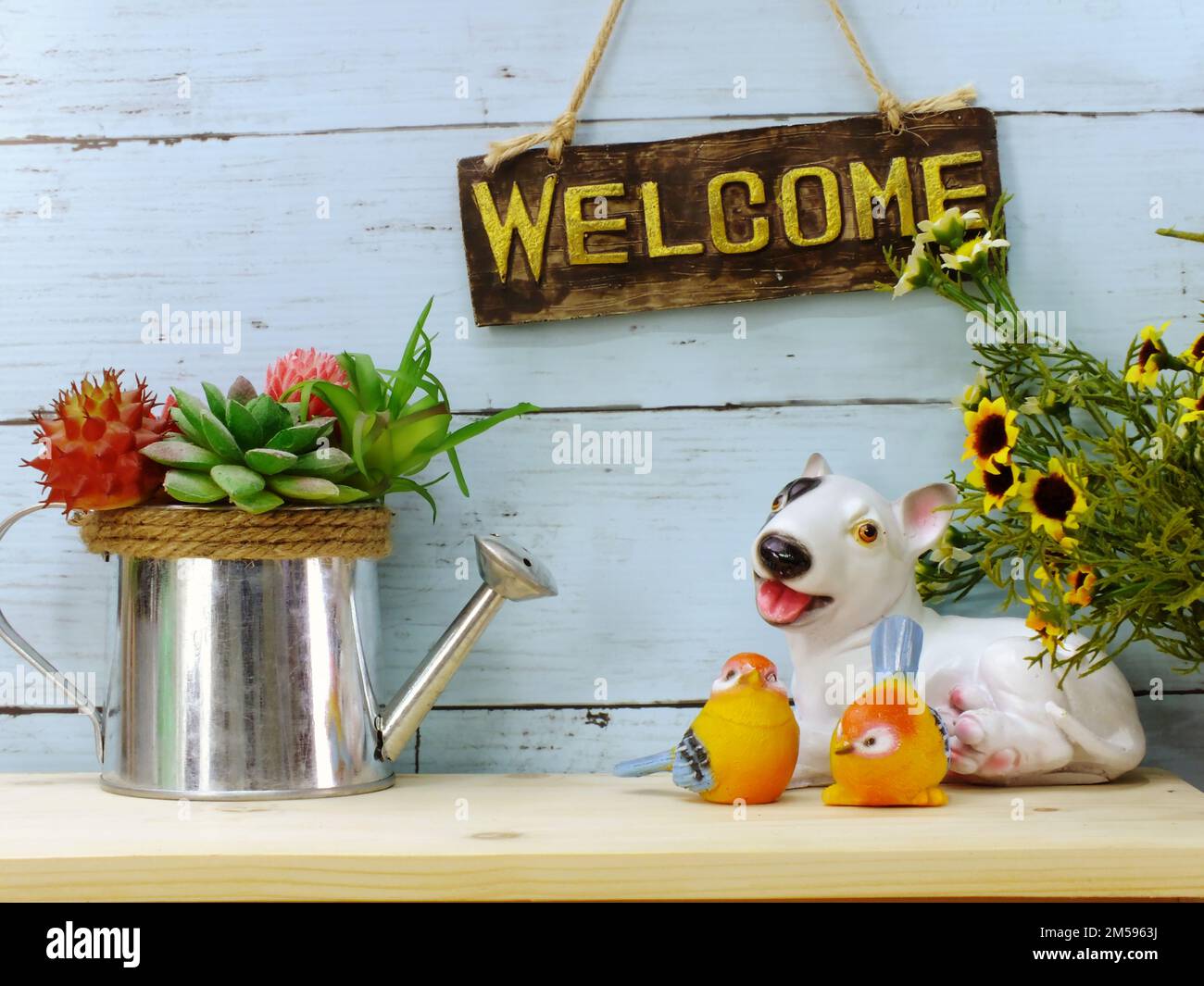 welcome sign and home decor with space copy background Stock Photo - Alamy