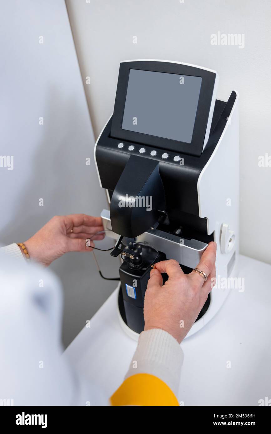Eye medical equipment hi-res stock photography and images - Alamy