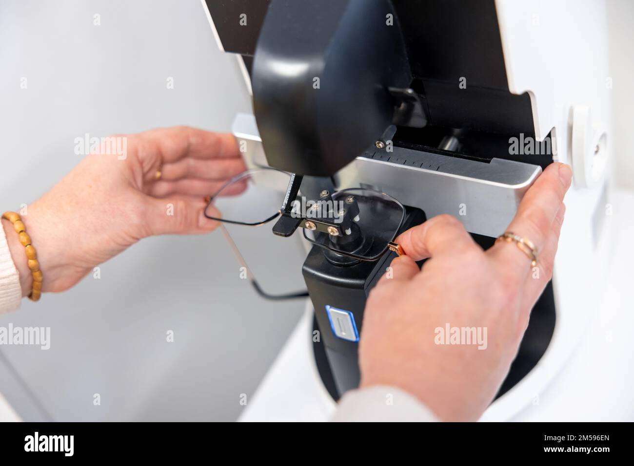 Optometric hi-res stock photography and images - Alamy