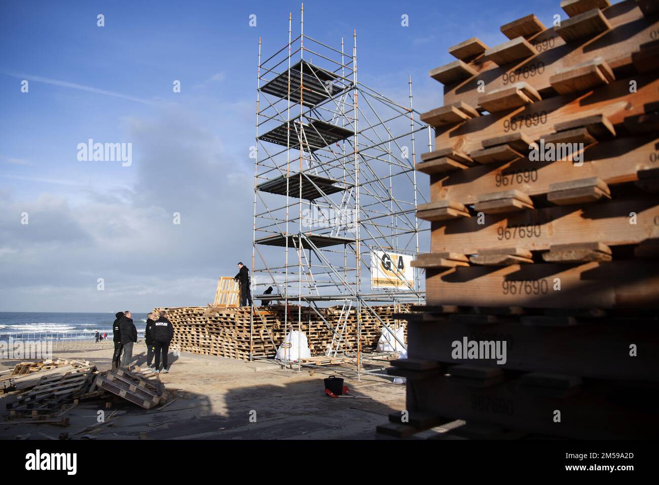 SCHEVENINGEN - The construction of the depot for the New Year's bonfire ...