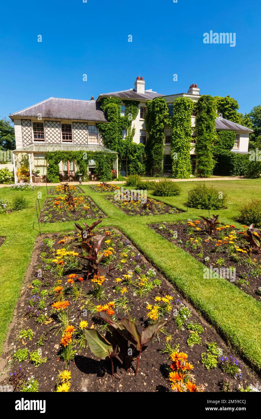 Down house darwin hi-res stock photography and images - Alamy