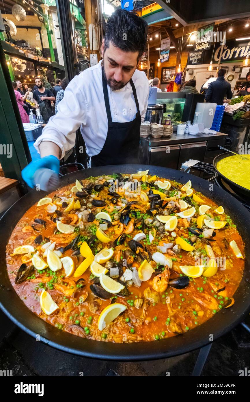 Man cooking giant paella hi-res stock photography and images - Alamy