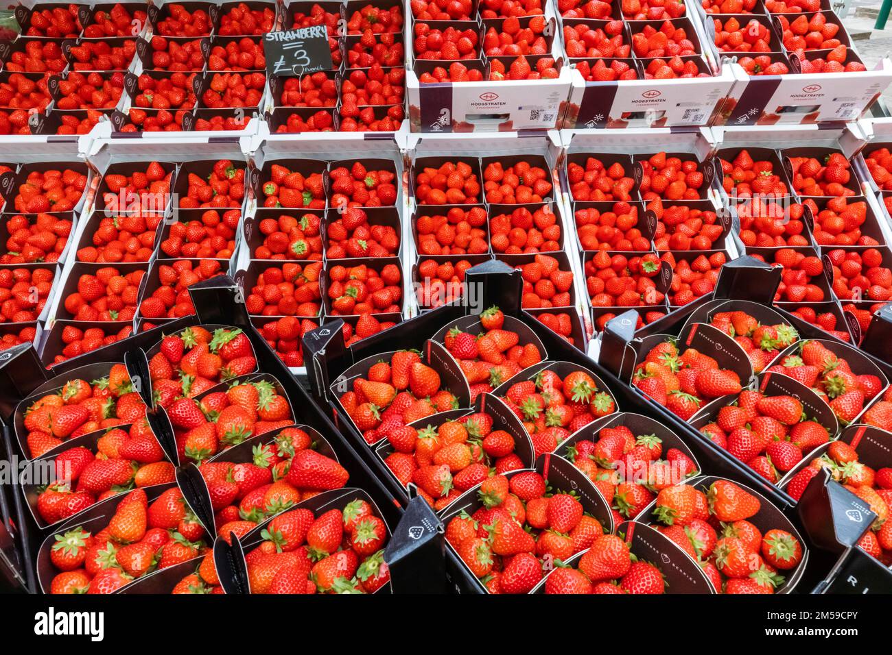 Display of strawberries hi-res stock photography and images - Alamy