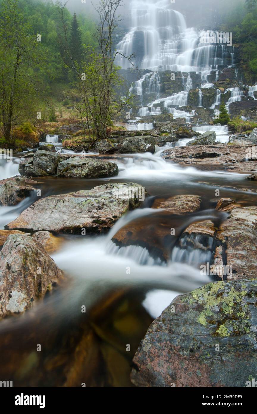 Tvindefossen waterfall tvinnefossen trollafossen hi-res stock ...