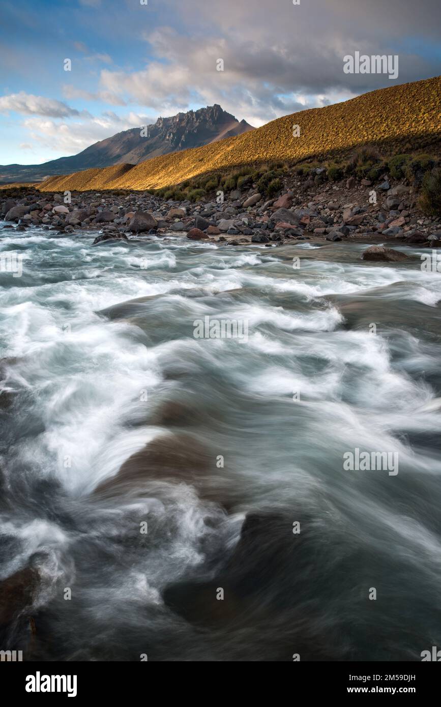 Die Bergwelt bei Chile Chico in Patagonien, Chile Stock Photo - Alamy