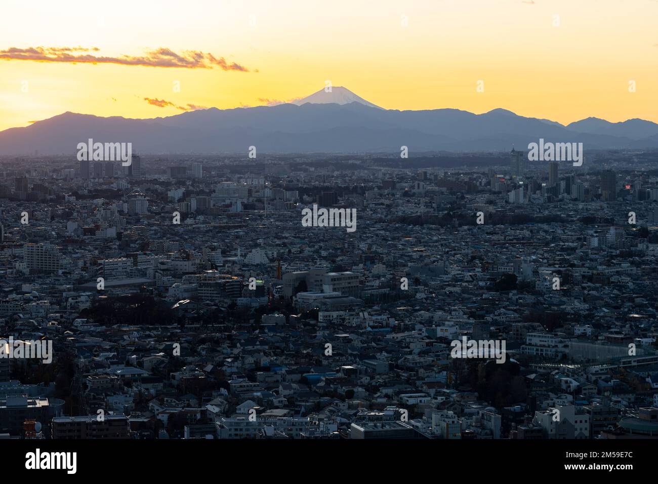Tokyo, Japan. 26th Dec, 2022. The sun sets over Mt. Fuji (å¯Œå£«å±± ...