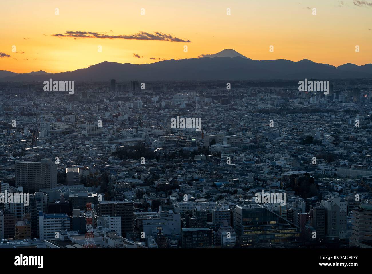 Tokyo, Japan. 26th Dec, 2022. The sun sets over Mt. Fuji (å¯Œå£«å±± ...