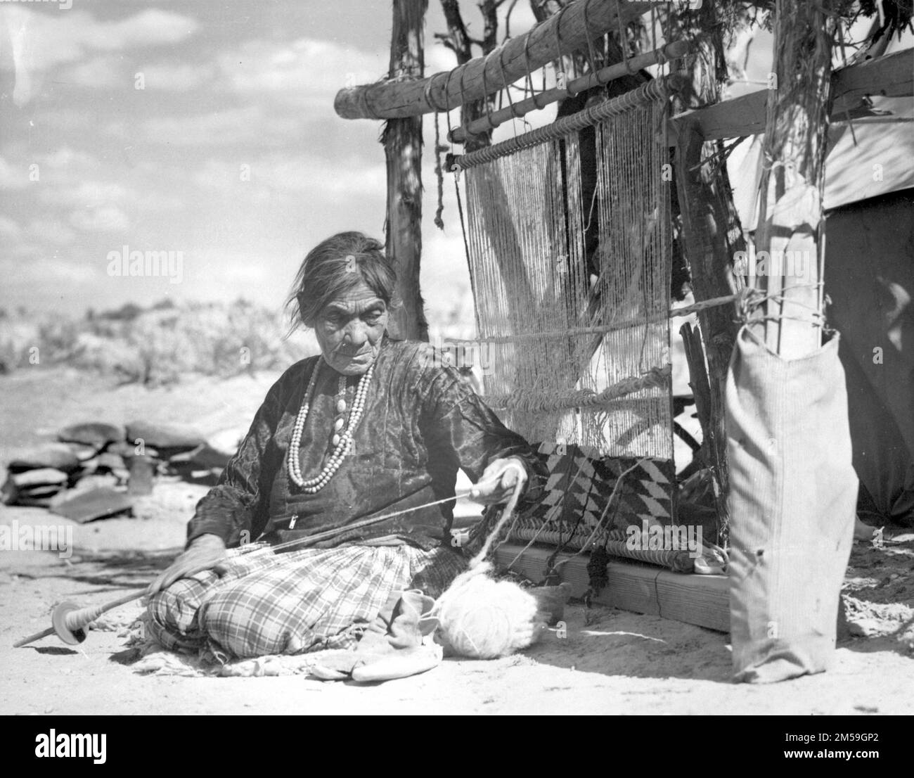 Navajo Weaver Spinning Wool Into Yarn in Torreon, New Mexico. The ...