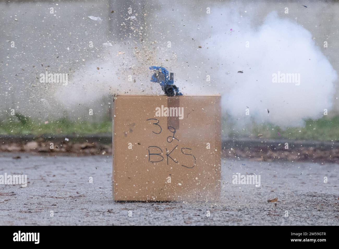 Flash bang hi-res stock photography and images - Alamy