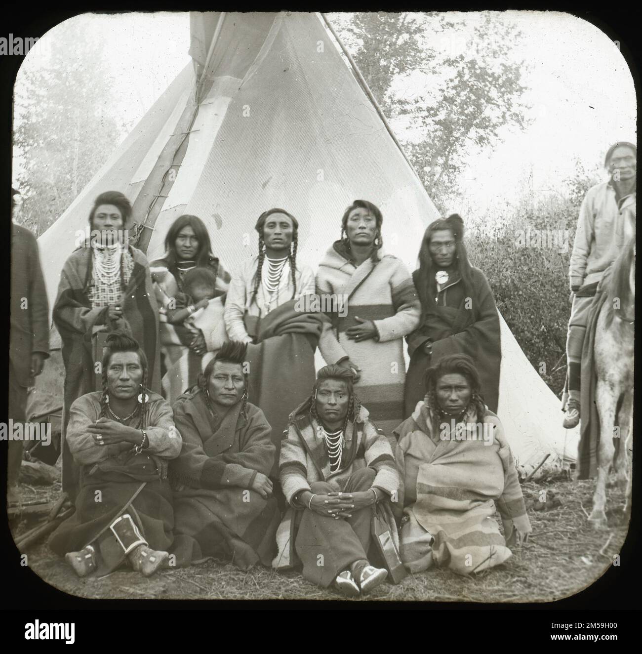 Group of crow indians hi-res stock photography and images - Alamy