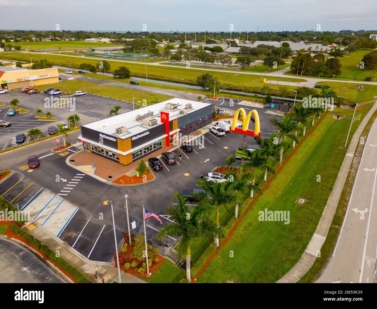 Mcdonalds drive through lane hi-res stock photography and images - Alamy