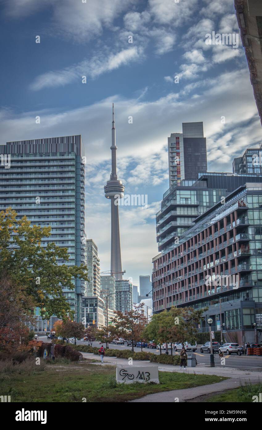 Toronto cn tower and construction hi-res stock photography and images ...