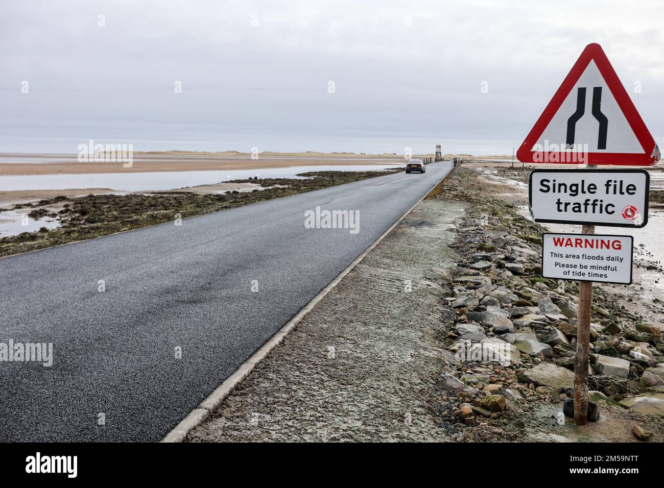 Holy island crossing at low tide hi-res stock photography and images ...
