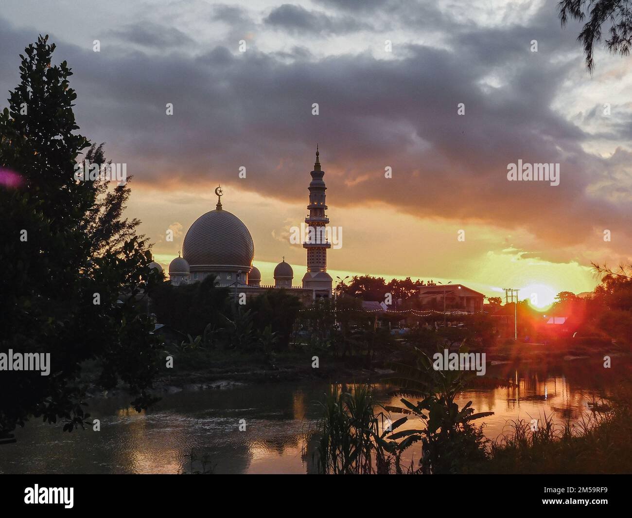 Siluet sunset hi-res stock photography and images - Alamy