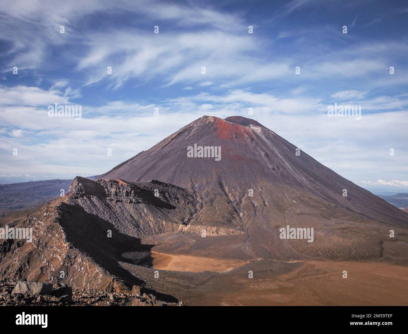 Mount Ngauruhoe (Mt Doom) on a sunny day, New Zealand Stock Photo - Alamy