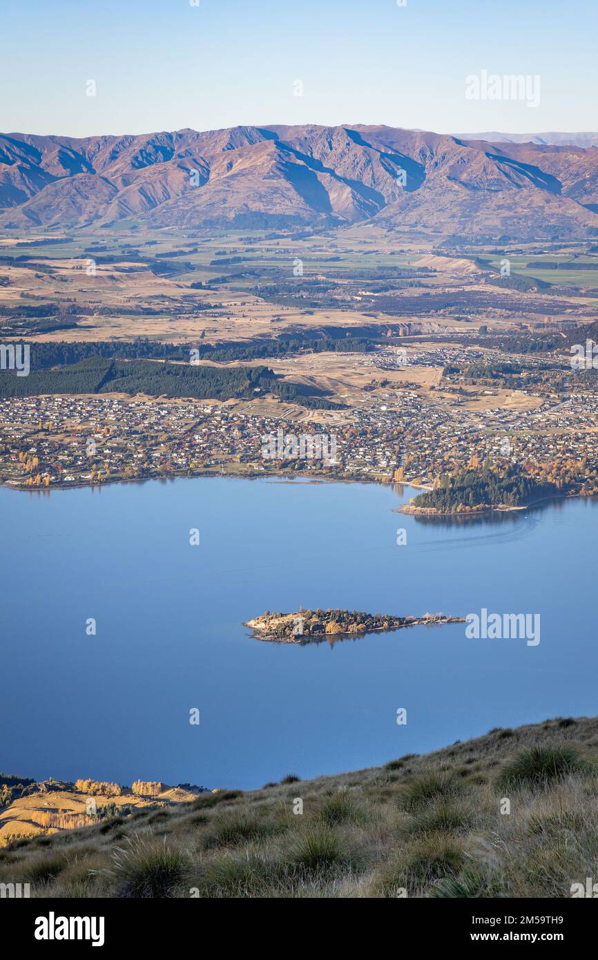 Beautiful view of Lake Wanaka and mountains on a sunny day, New Zealand ...