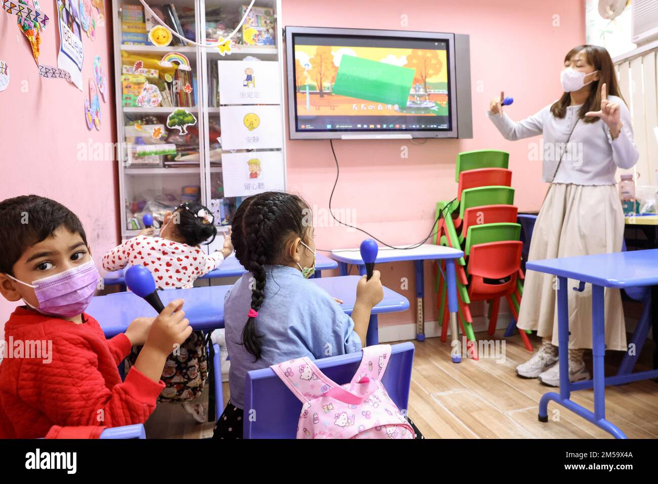 (OSC interview) Students from kindergarten having Chinese music class ...