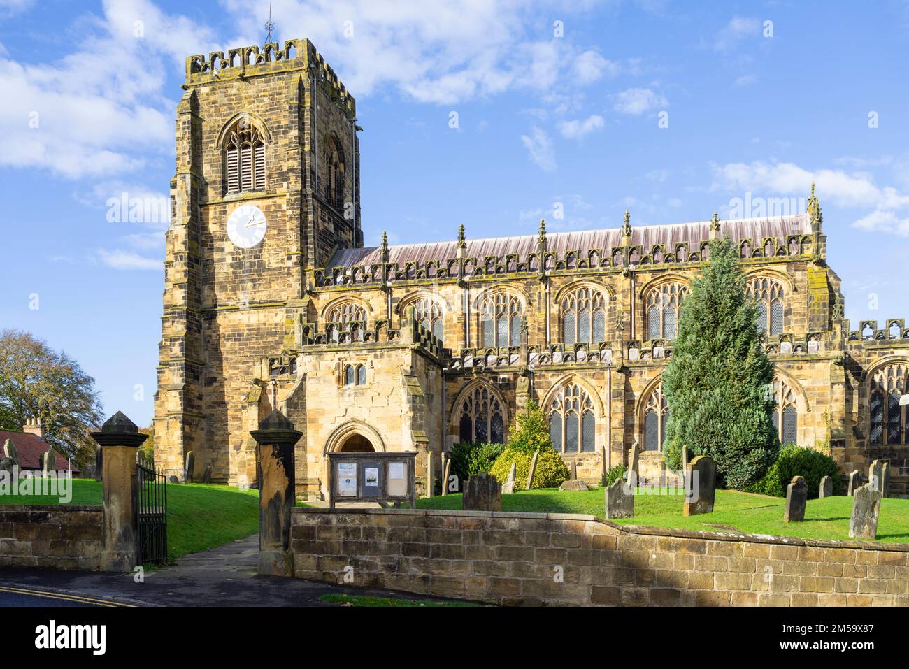 Kirkgate thirsk north yorkshire england uk hi-res stock photography and ...