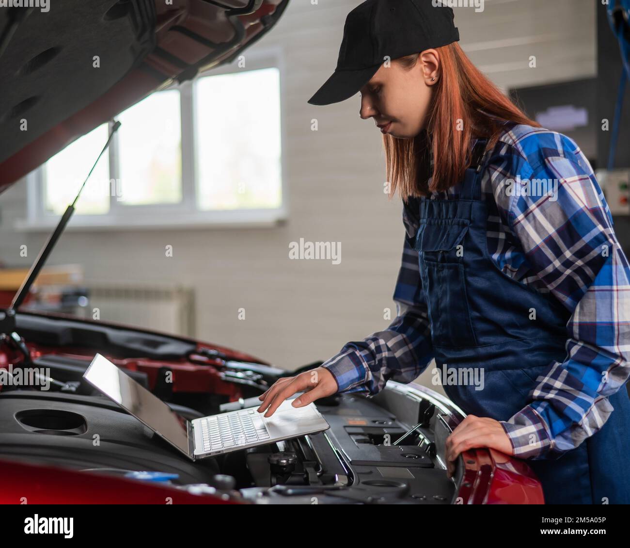 Mechanic woman using engine hi-res stock photography and images - Alamy
