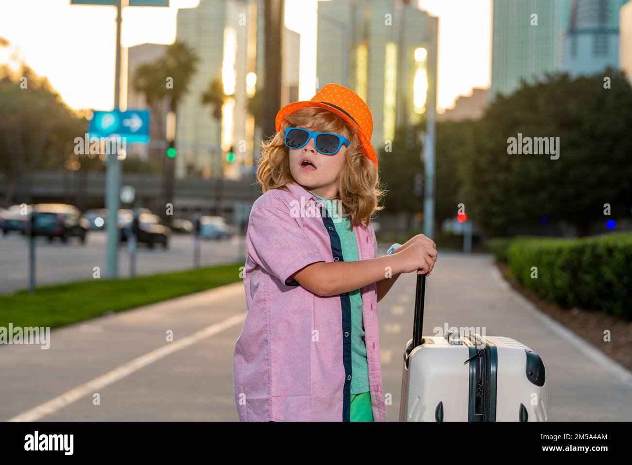 Child with travel suitcase. Kid and luggage for vacation, child trip ...