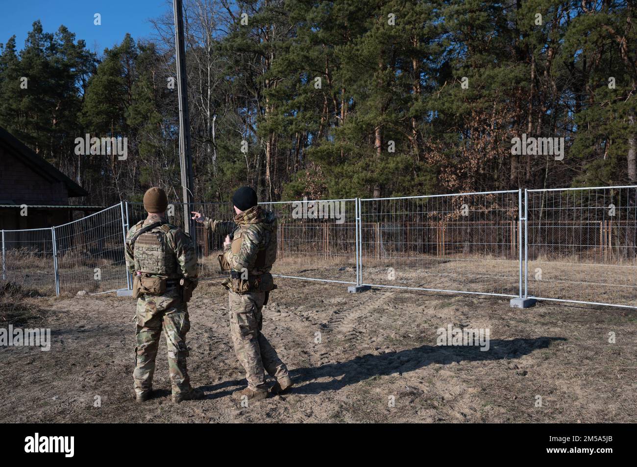 U.S. Air Force Tech. Sgt Kyle Lock, right, and Tech. Sgt. Lance Munsee ...