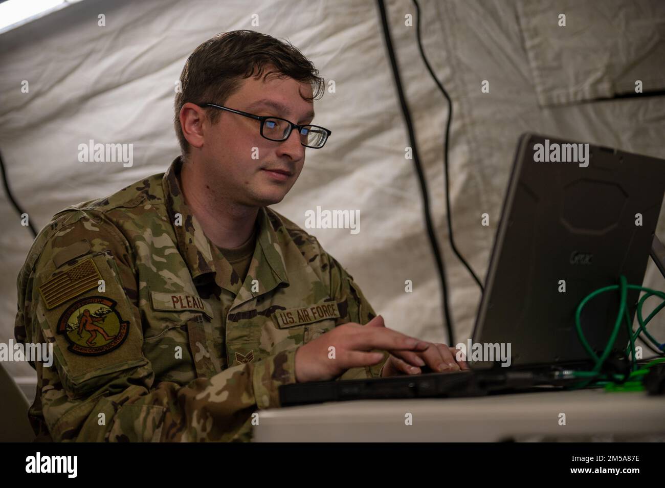 Communication flyaway kit hi-res stock photography and images - Alamy