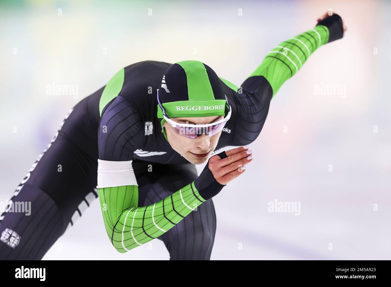 HERENVEEN - Femke Kok in action on the 500 meters during the first day ...