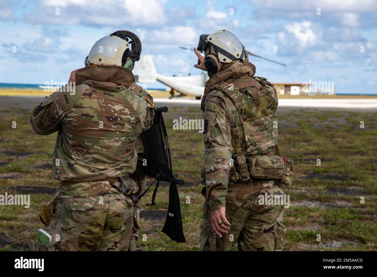 U.S. Soldiers with 8th Forward Resuscitation and Surgical Detachment ...