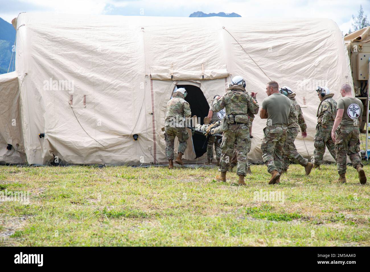 U.S. Soldiers with 8th Forward Resuscitation and Surgical Detachment ...