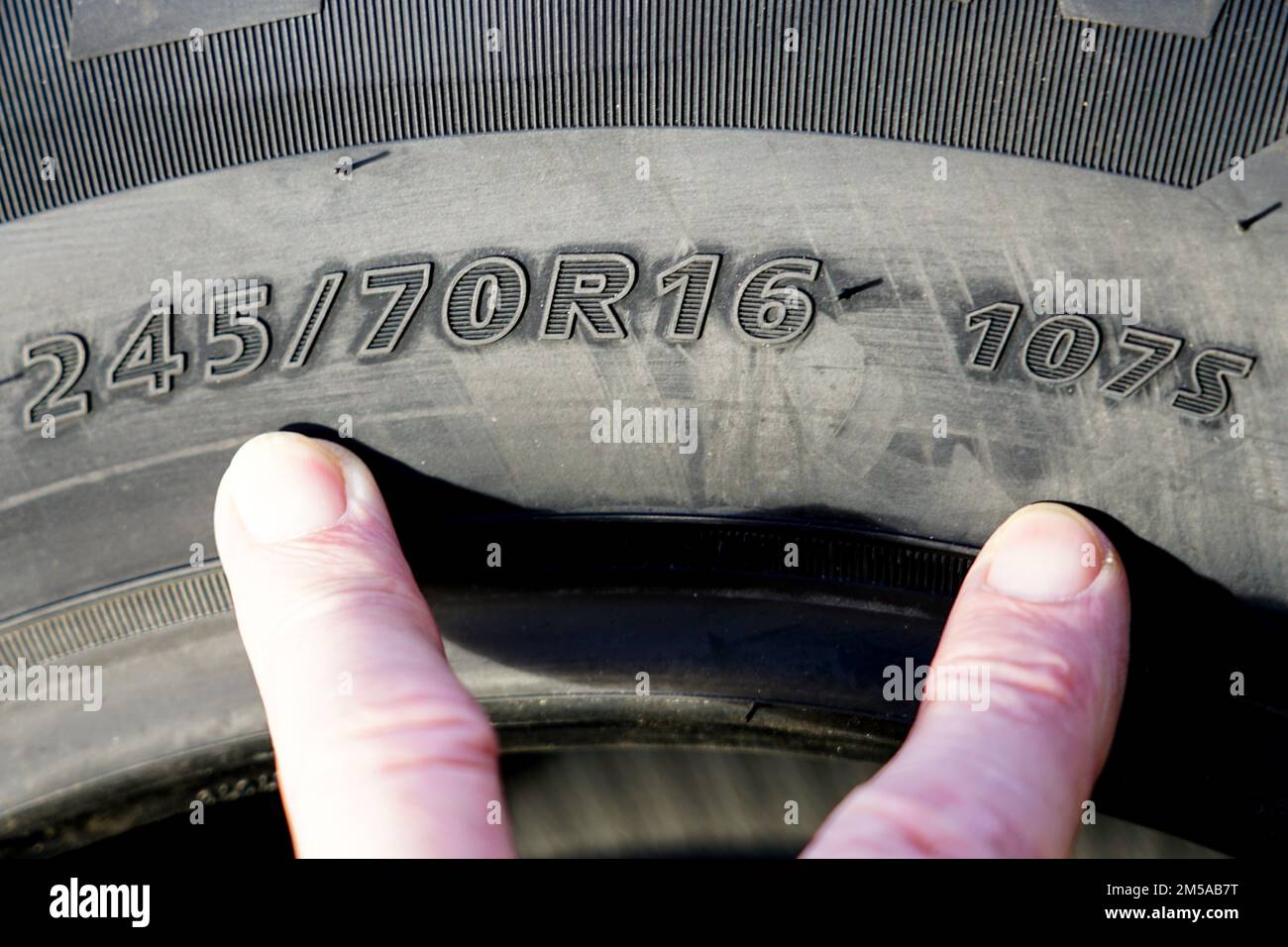 Side view of new tire with tire width, height and wheel diameter ...