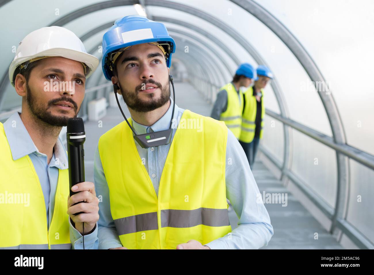Portrait of woman news reporter hi-res stock photography and images - Alamy