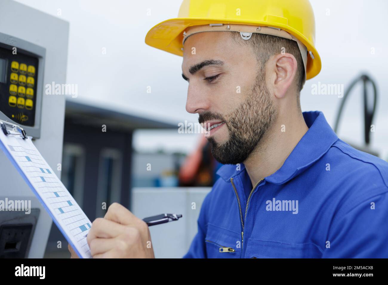 Male architect clipboard using hi-res stock photography and images - Alamy
