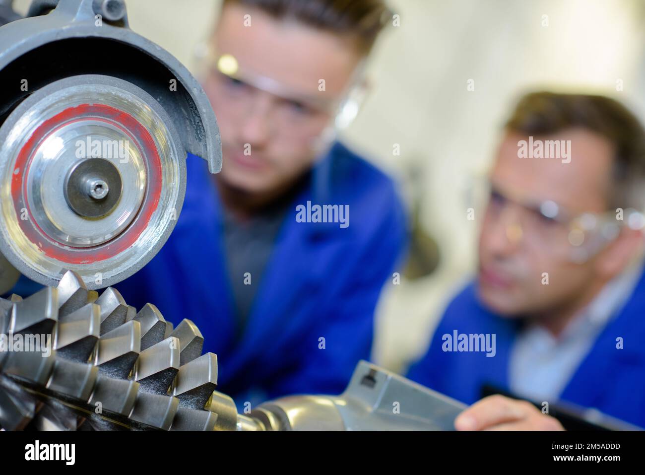 Circular blade on metal toothed mechanical part Stock Photo - Alamy