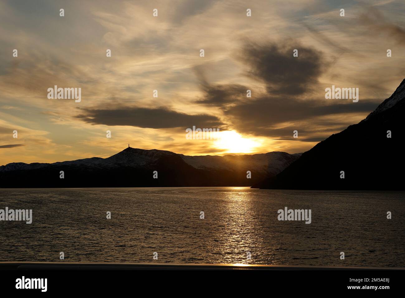 Low sun north of the Arctic Circle at noon in autumn Stock Photo - Alamy