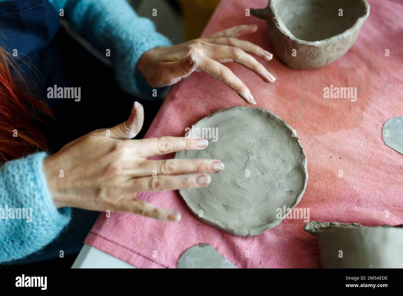 Hand building pottery hi-res stock photography and images - Alamy