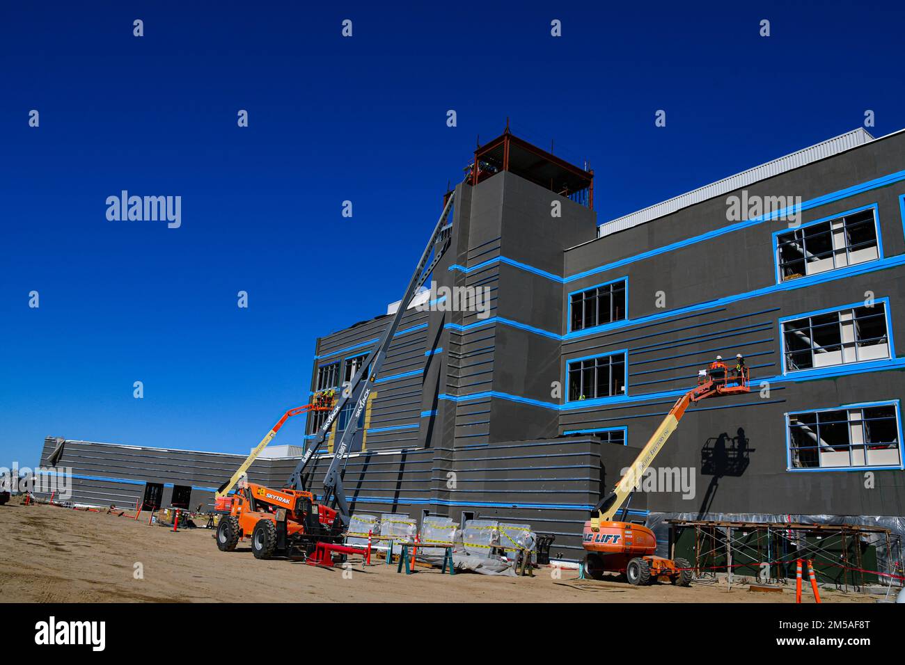 Contractors with the U.S. Army Corps of Engineers Sacramento District ...