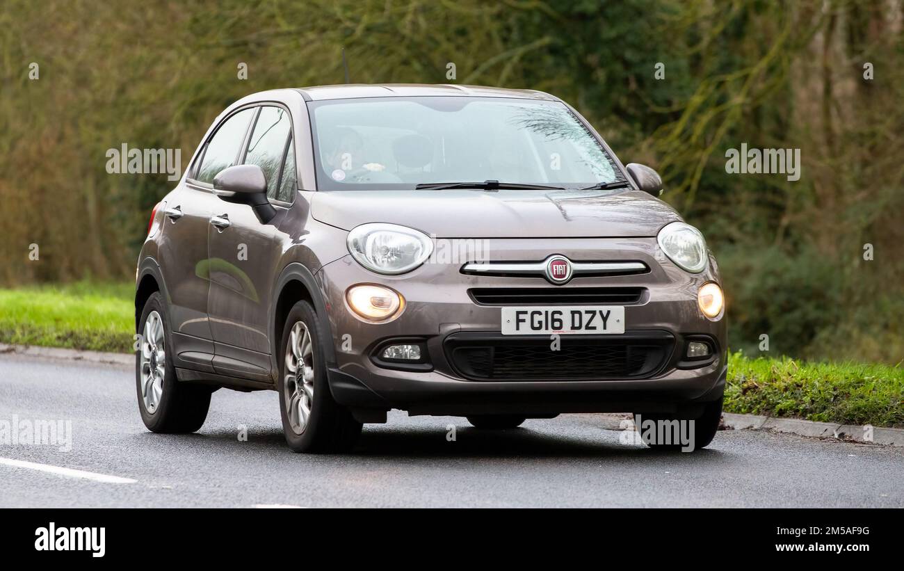 Bronze car hi-res stock photography and images - Alamy