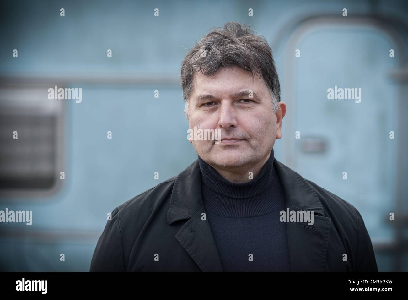 Portrait of urban and handsome fashionable artist guy pose in black ...