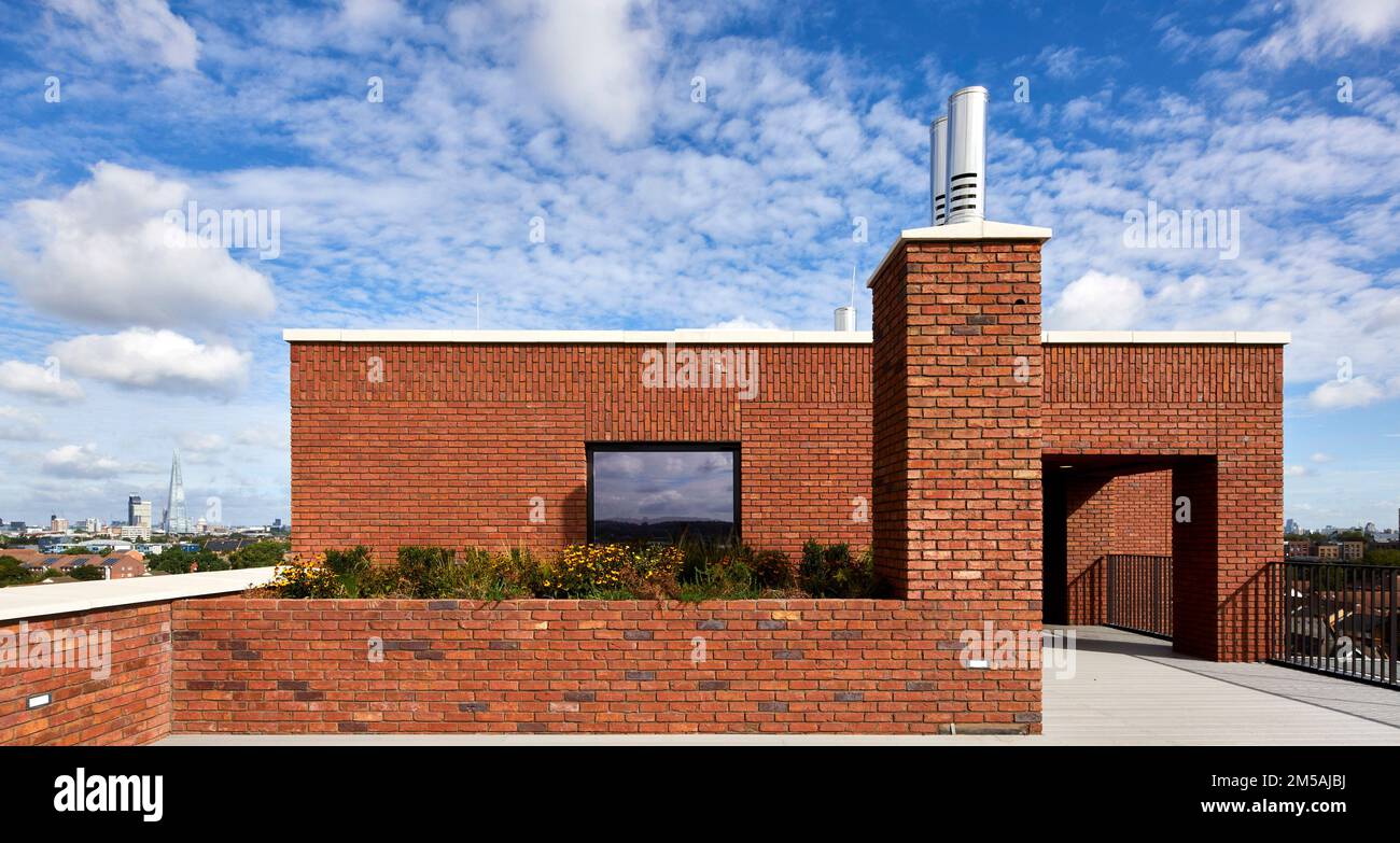 Communal rooftop garden hi-res stock photography and images - Alamy