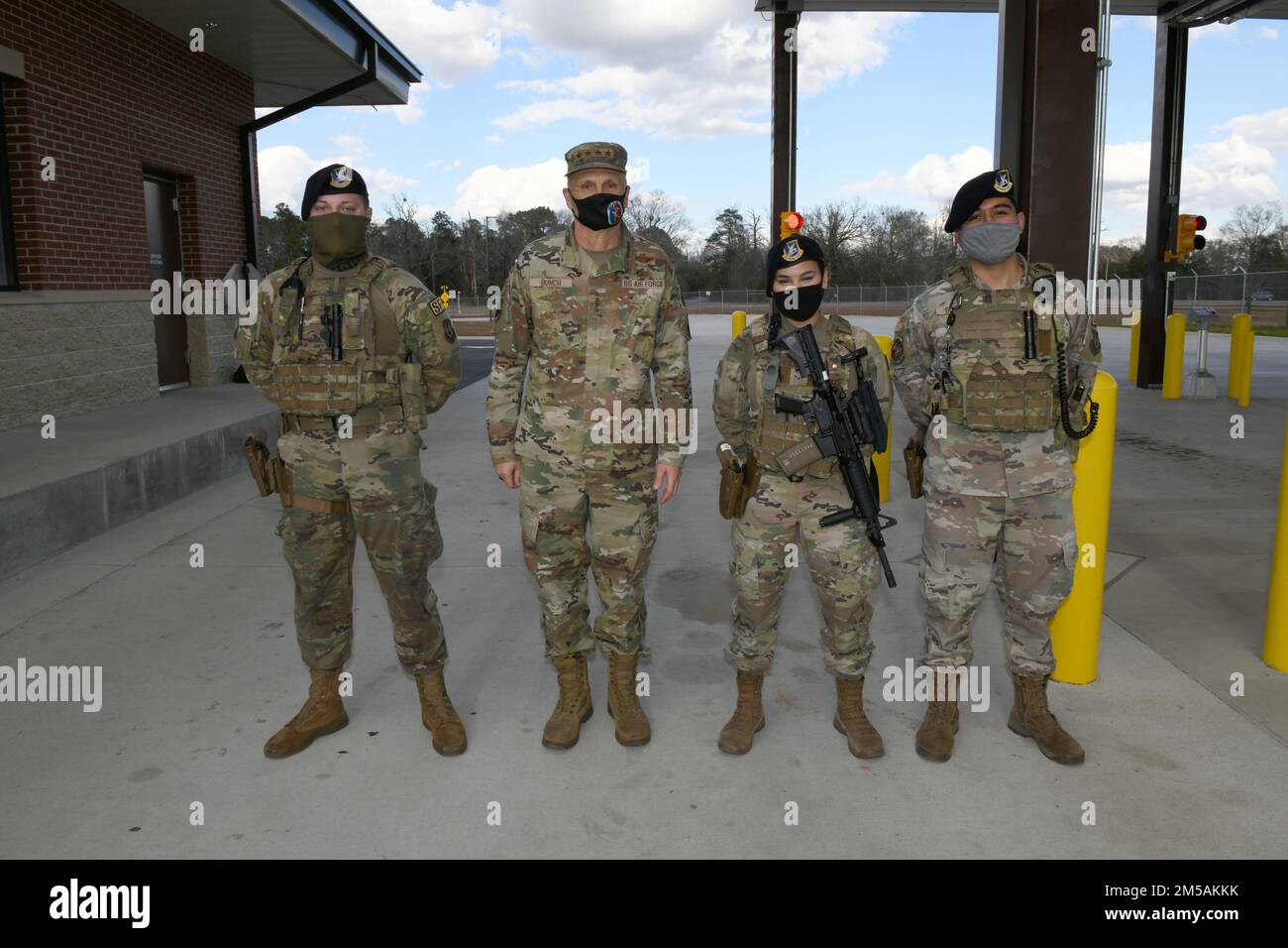 Gen. Arnold W. Bunch Jr., Air Force Materiel Command commander, meets ...