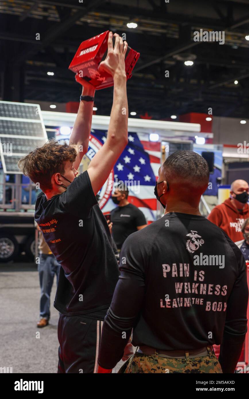 U.S. Marines with Recruiting Station Chicago, 9th Marine Corps District ...
