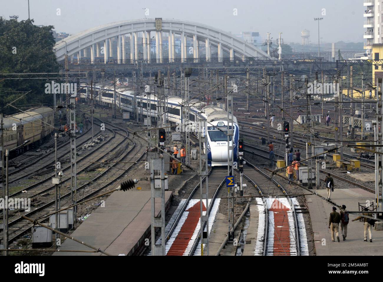 Howrah, India. 27th Dec, 2022. General view of Vande Bharat Express ...