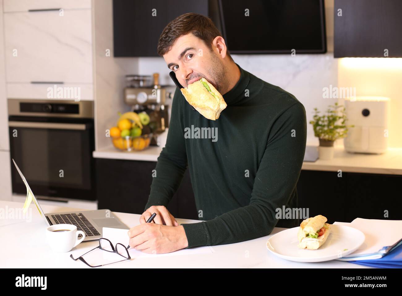 Man stress hungry kitchen hi-res stock photography and images - Alamy