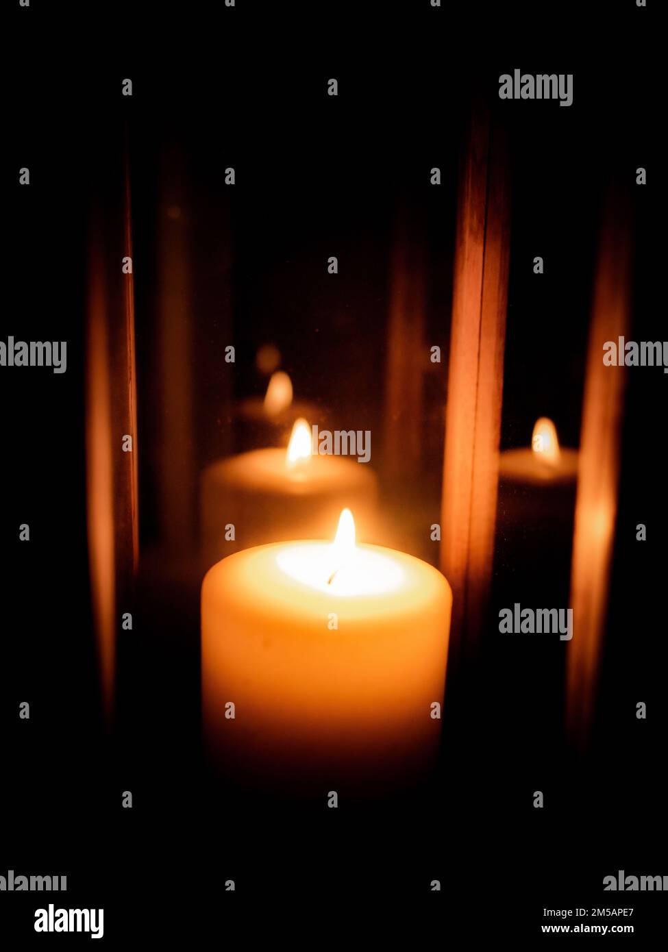 Candle reflecting in mirror hi-res stock photography and images - Alamy