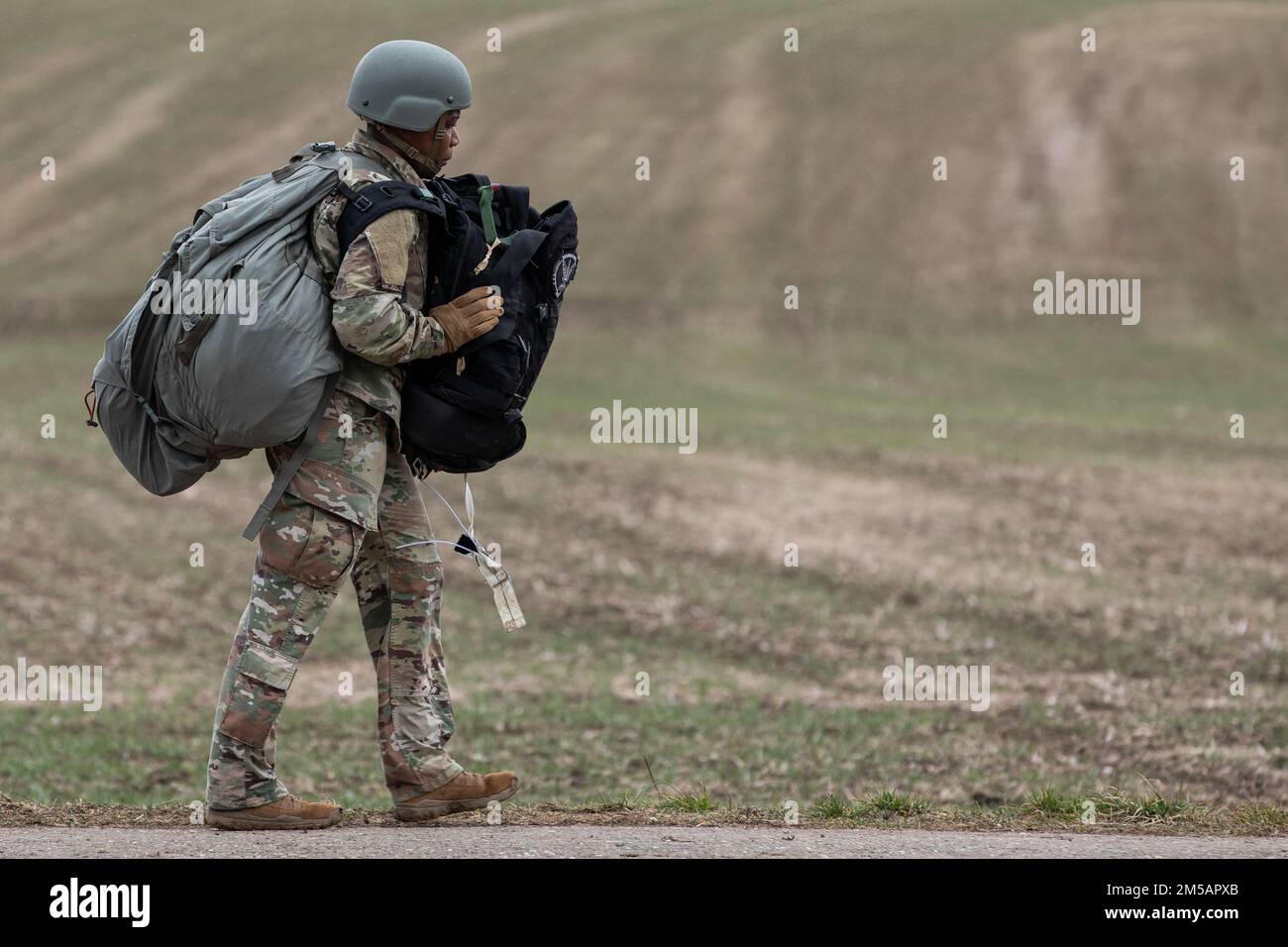 Three point landing hi-res stock photography and images - Alamy