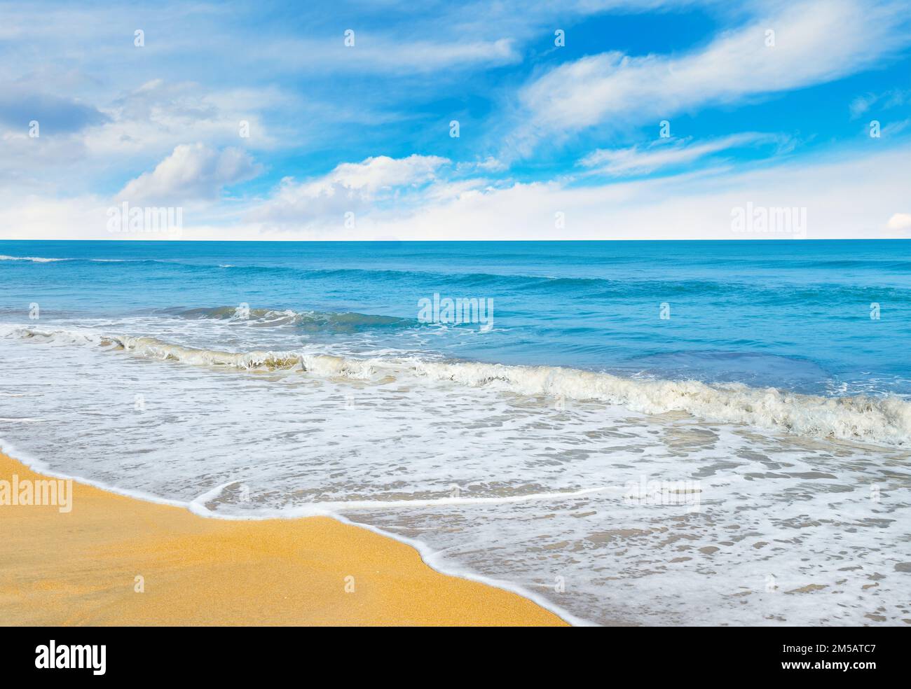 Beautiful seashore waves foam hi-res stock photography and images - Alamy