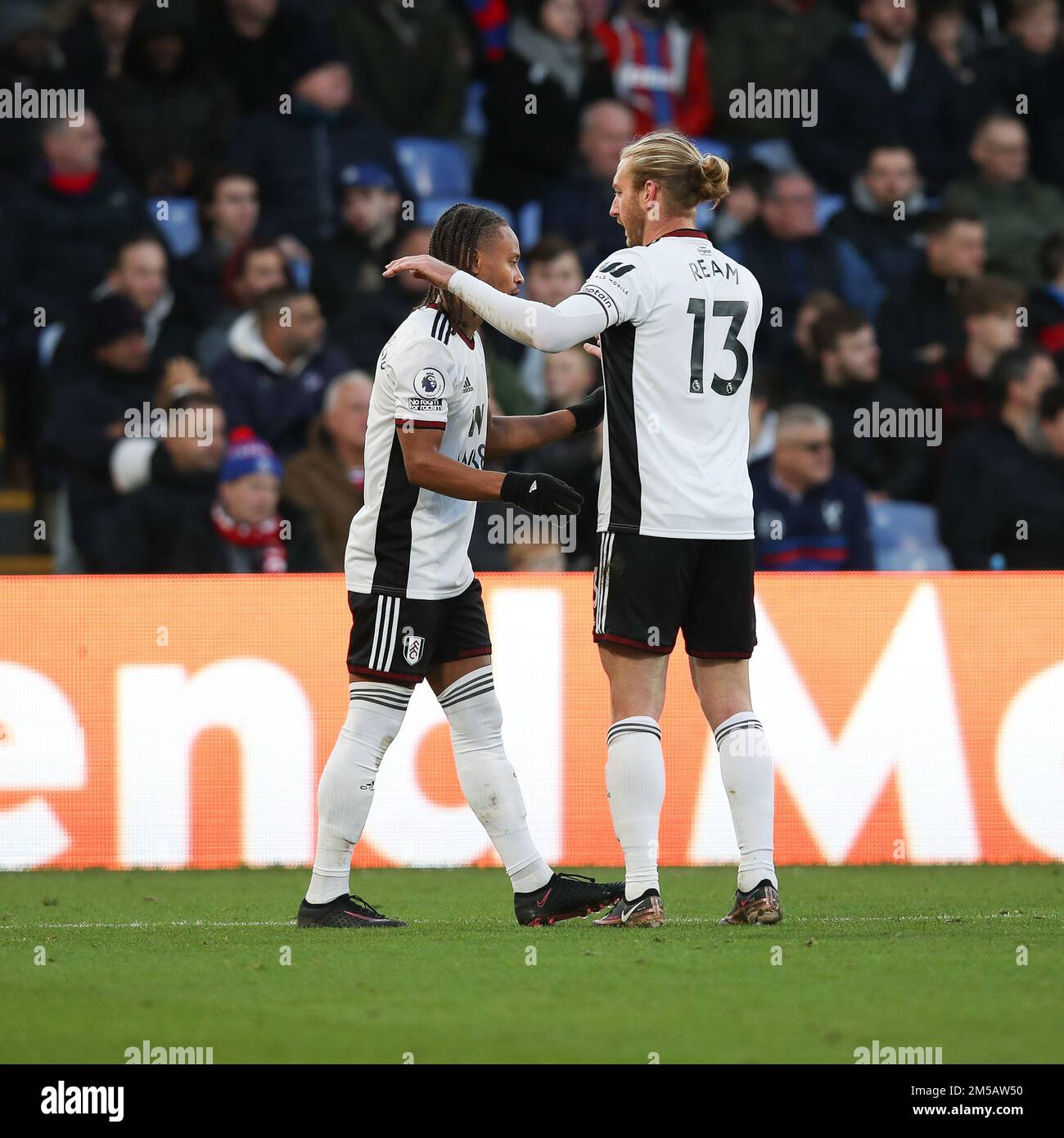 Goalkeeper bobby reid hi-res stock photography and images - Alamy