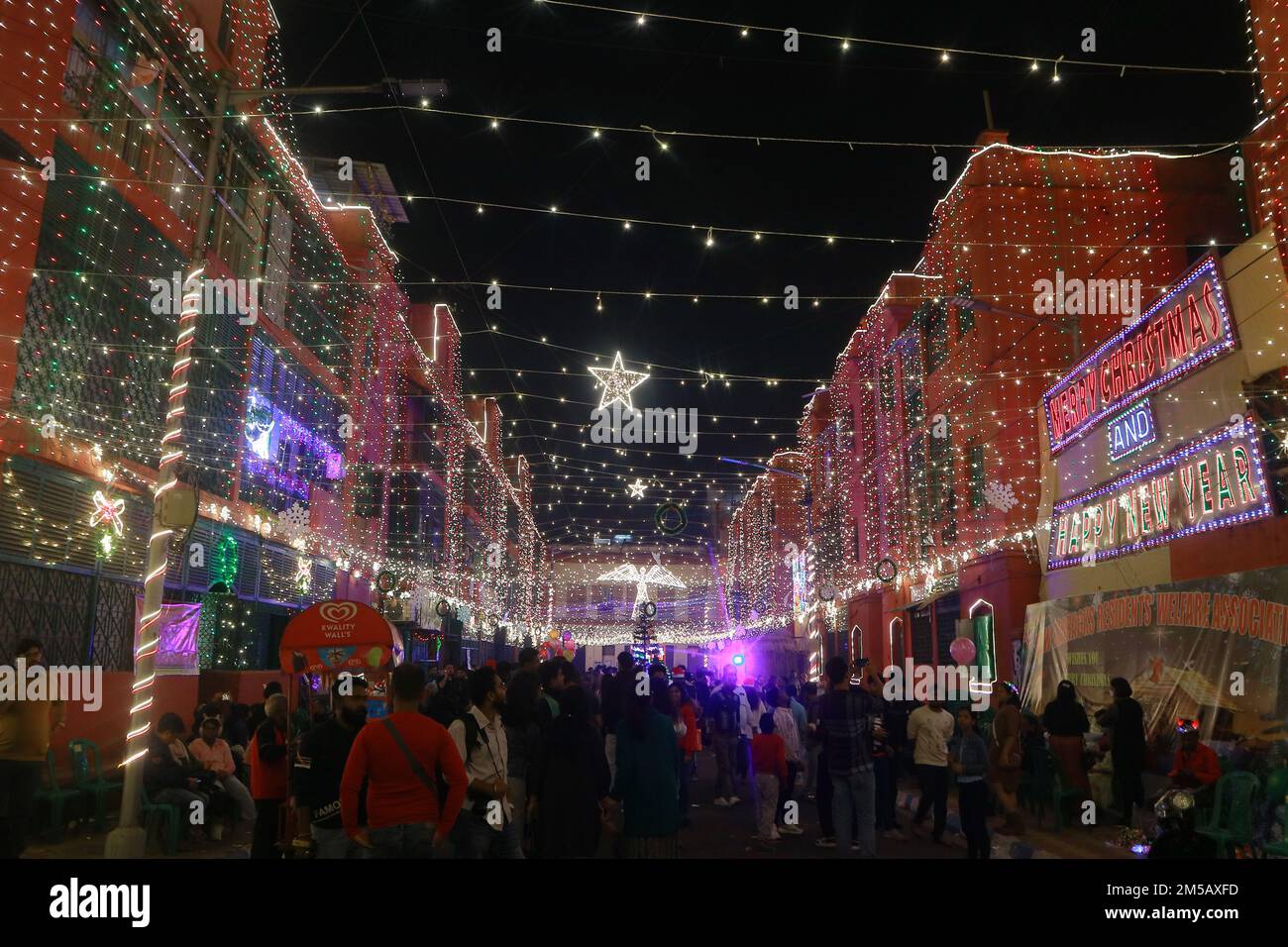 Kolkata, India. 24th Dec, 2022. The lighting decoration in Bo-Barack ...