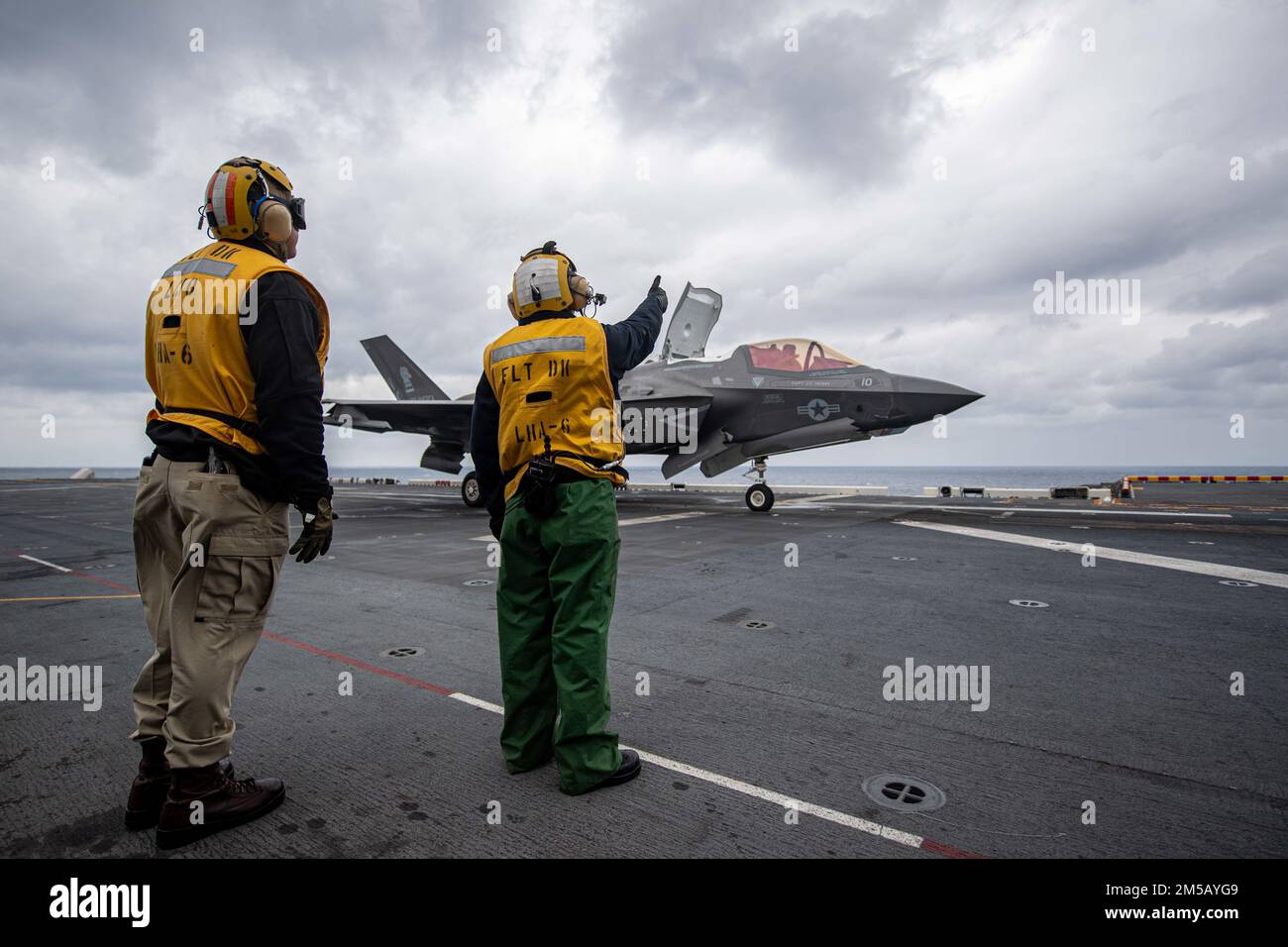 PHILIPPINE SEA (Feb. 17, 2022) Aviation Boatswain’s Mate (Handling) 3rd ...